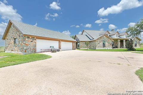 72 County Road 262, Falls City, TX 78113 | 50 Photos | MLS #1687960 ...