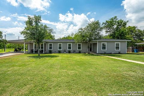 112 Live Oak St, Poth, TX 78147 | 27 Photos | MLS #1694458 - Movoto