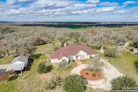 222 Broken Arrow, Floresville, TX 78114 | 65 Photos - Movoto