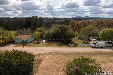 587 Enchanted River Dr, Bandera, TX 78003 | 4 Photos - Movoto