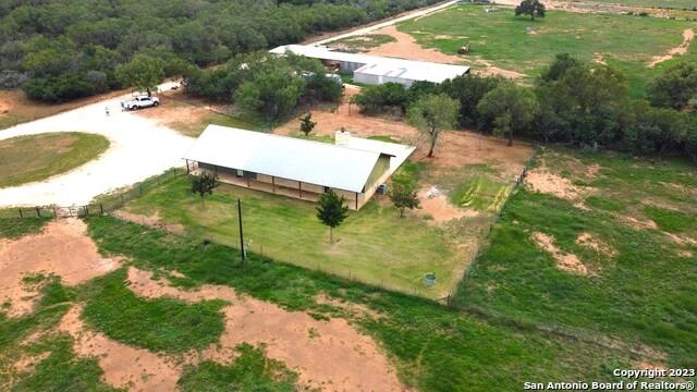 1379 Cr 640, Yancey, TX 78886 | 29 Photos - Movoto