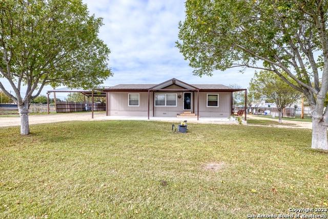 952 Uvalde Oaks Dr, Uvalde, TX 78801 | 24 Photos - Movoto