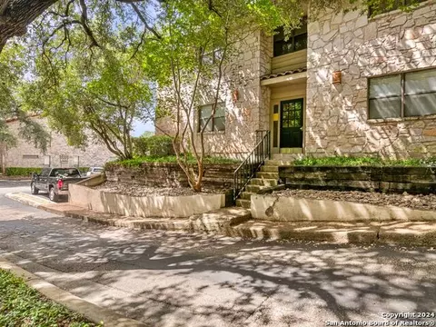7738 Chambers Rd #203, San Antonio, TX 78229 | 20 Photos - Movoto