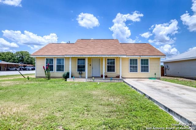 400 E Brazos, Uvalde, TX 78801 | MLS# 1838088 | 24 Photos - Movoto