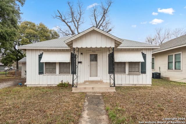 752 N High St, Uvalde, TX 78801 | MLS# 1840869 | 17 Photos - Movoto