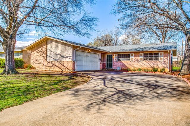 4663 Baystone Dr, Dallas, TX 75211 | 12 Photos | MLS #14290960 - Movoto