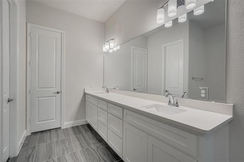 1004 Mesquite Ct, Grand Prairie, TX 75104 | 29 Photos | MLS #14318397 ...