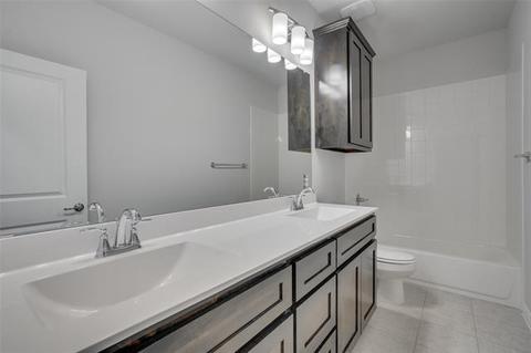 1004 Mesquite Ct, Grand Prairie, TX 75104 | 29 Photos | MLS #14318397 ...