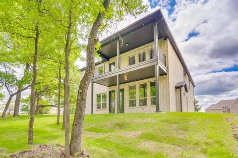 1004 Mesquite Ct, Grand Prairie, TX 75104 | 29 Photos | MLS #14318397 ...