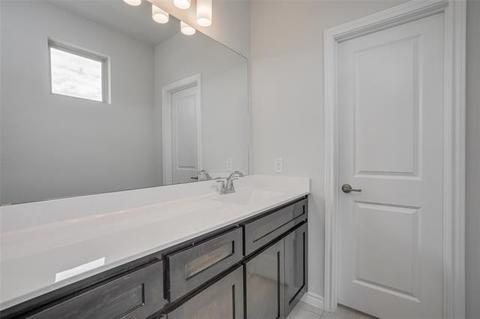 1004 Mesquite Ct, Grand Prairie, TX 75104 | 29 Photos | MLS #14318397 ...