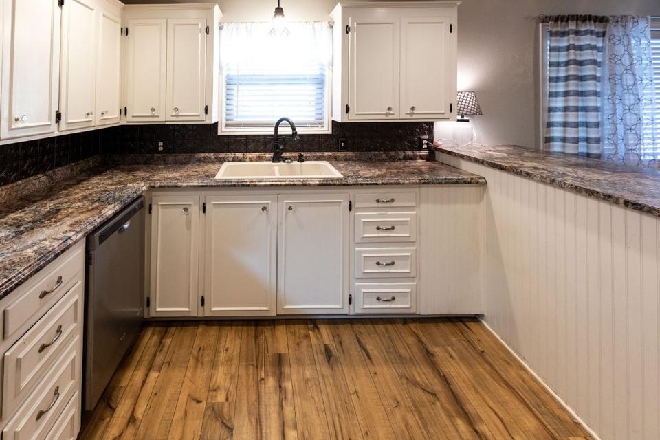 913 E Johnston St, Rotan, TX 79546 | MLS# 14717953 | 29 Photos - Movoto