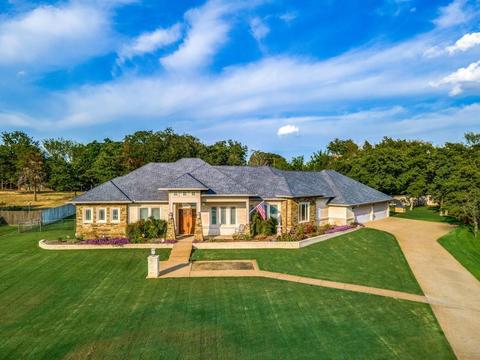 7392 Hinton Dr, Mansfield, TX 76063 | 33 Photos | MLS #20146536 - Movoto
