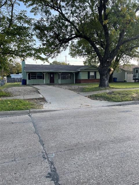 1100 S Hall St, Ennis, TX 75119 | 26 Photos | MLS #20209593 - Movoto