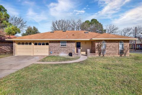 1301 Paisley Dr, Arlington, TX 76015 | 28 Photos | MLS #20226025 - Movoto