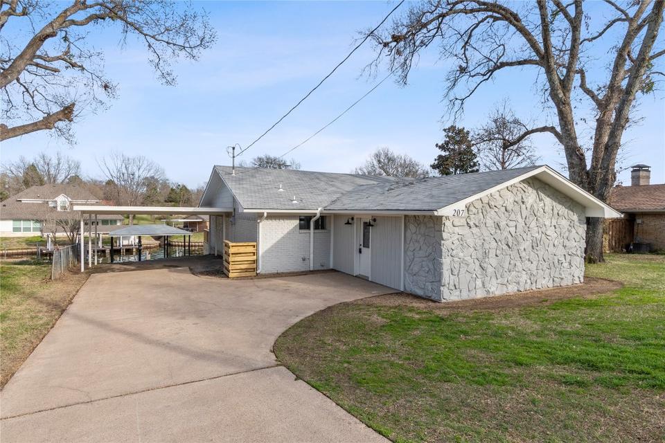 207 Lake Front Dr, Mabank, TX 75156 | 29 Photos | MLS #20269583 - Movoto