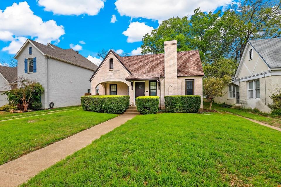 1918 Tremont Ave, Fort Worth, TX 76107 | 40 Photos - Movoto