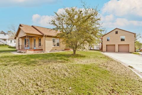305 S Trinity St, Decatur, TX 76234 | 37 Photos | MLS #20289679 - Movoto