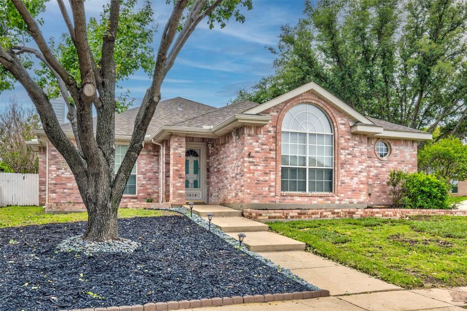 1409 Signet Dr, Euless, TX 76040 | 1 photo - Movoto