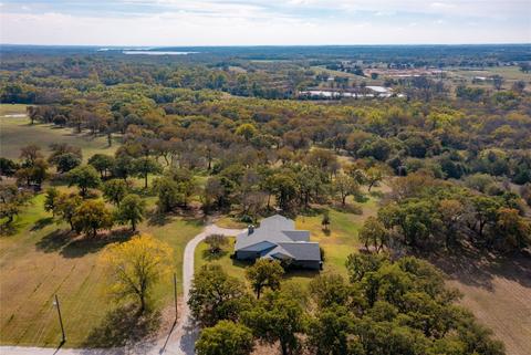 104 Private Road 4757, Rhome, TX 76078 | 17 Photos | MLS #20314631 - Movoto