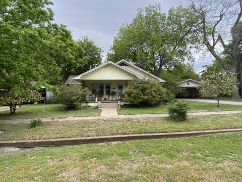 311 W Locust St, Whitewright, TX 75491 | 35 Photos | MLS #20317177 - Movoto