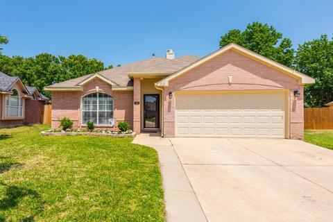 712 Fox Run Trl, Saginaw, TX 76179 | 18 Photos - Movoto