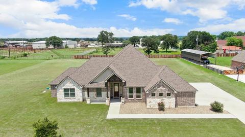 136 Eagles Crest Ln, Weatherford, TX 76087 | 30 Photos | MLS #20345358 ...