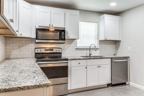 2711 Canary Dr, Dallas, TX 75216 | 25 Photos | MLS #20353088 - Movoto