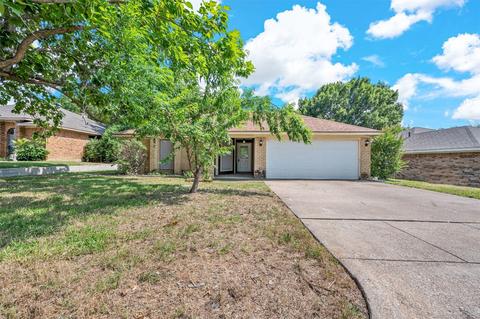 6521 Basswood Dr, Fort Worth, TX 76135 | 35 Photos | MLS #20354915 - Movoto