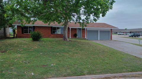 200 Arden St, Bowie, TX 76230 | 36 Photos | MLS #20355041 - Movoto