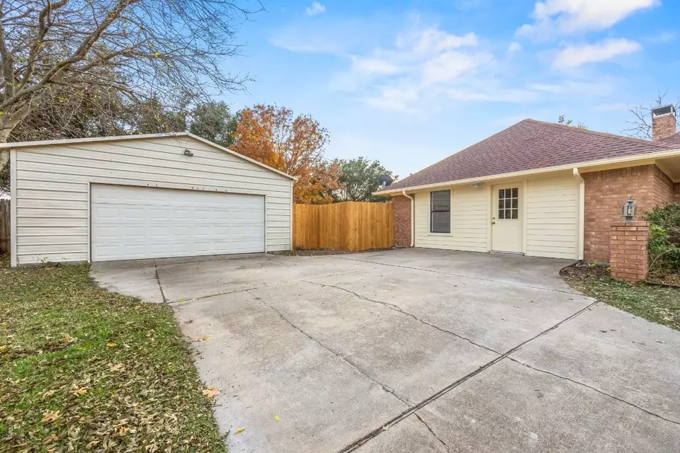 106 Ridge Oak Dr, Red Oak, TX 75154 | 35 Photos - Movoto