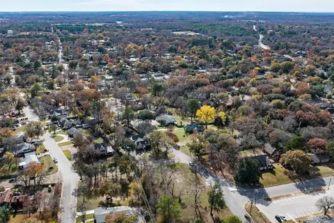 718 S Prairieville St, Athens, TX 75751 | 35 Photos - Movoto