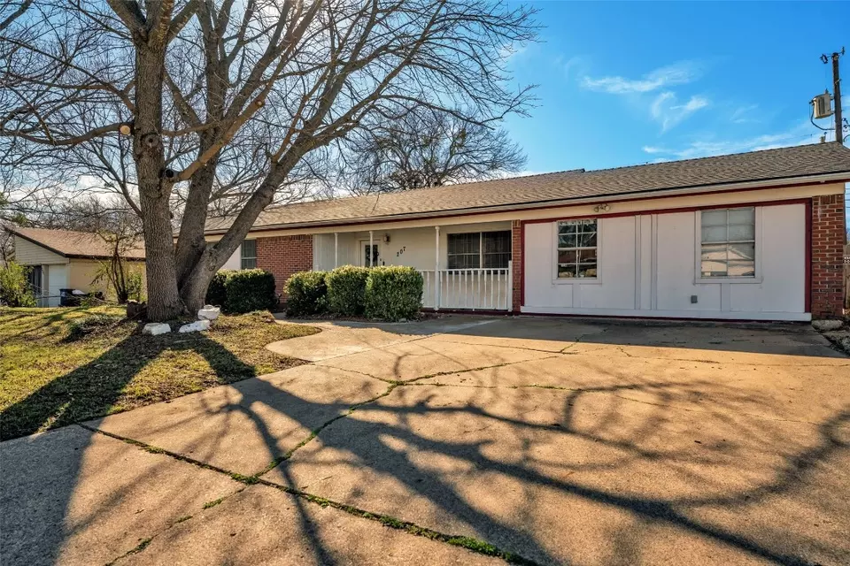 207 Arnett Dr, Euless, TX 76040 | 23 Photos - Movoto