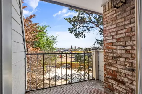 3402 Country Club Dr W #253, Irving, TX 75038 | 38 Photos - Movoto