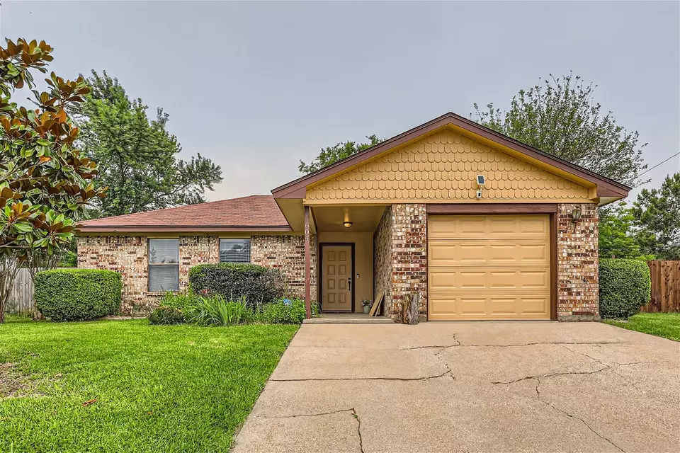 604 Benedict Ln, Arlington, TX 76002 | 11 Photos - Movoto