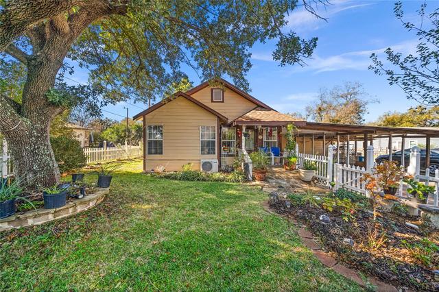 1017 N 3rd St, Athens, TX 75751 | 30 Photos - Movoto