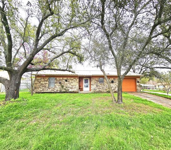 6941 Ireland Dr, Brownwood, TX 76801 | MLS# 20817292 | 11 Photos - Movoto