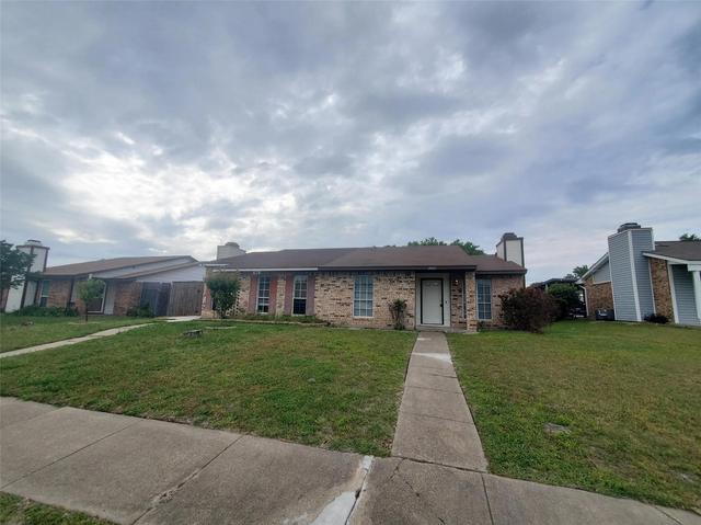 1425 Brazos Dr, Mesquite, TX 75150 | MLS# 20928361 | 11 Photos - Movoto