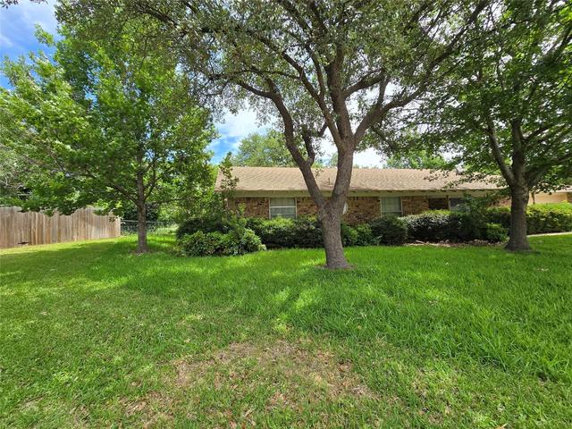 6451 El Toro Ct, Fort Worth, TX 76133 | MLS# 20944450 | 23 Photos - Movoto