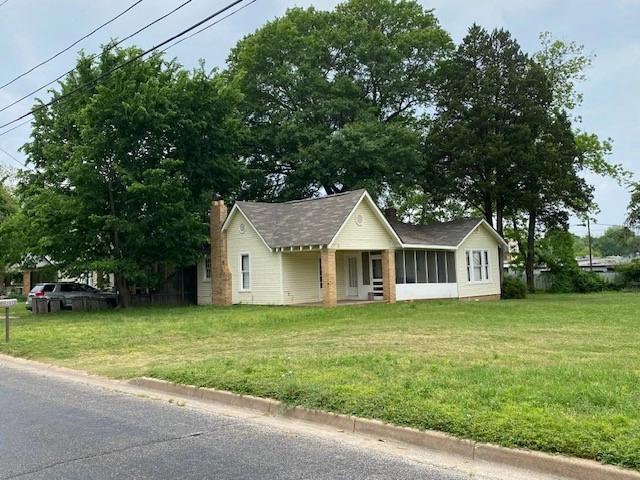 302 W College St, Athens, TX 75751 | MLS# 21063280 | 8 Photos - Movoto