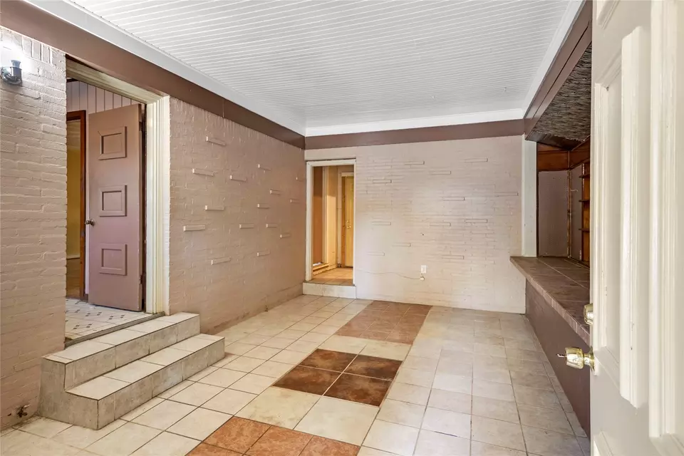 1527 S Peach Ave, Tyler, TX 75701 | MLS# 21107647 | 25 Photos - Movoto