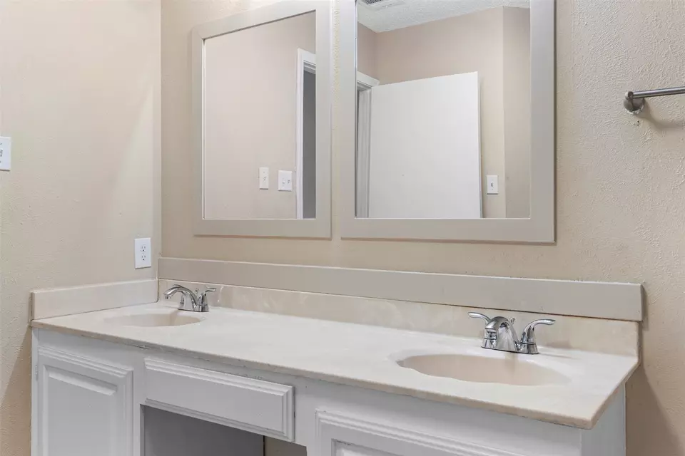 4010 David Dr, Rowlett, TX 75088 | MLS# 21126106 | 26 Photos - Movoto