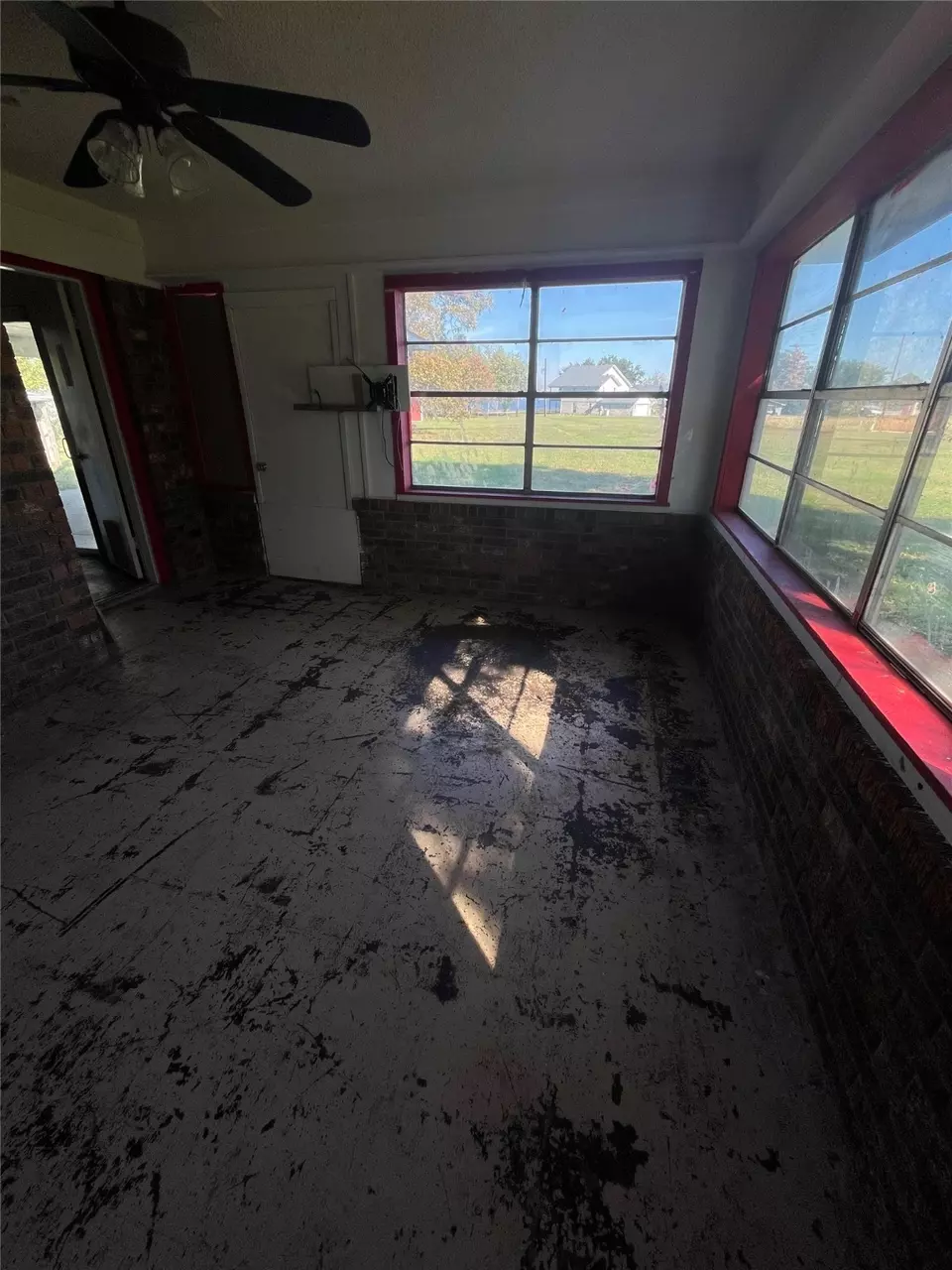 202 Spur Ranch Rd, Trinidad, TX 75163 | MLS# 21129878 | 8 Photos - Movoto