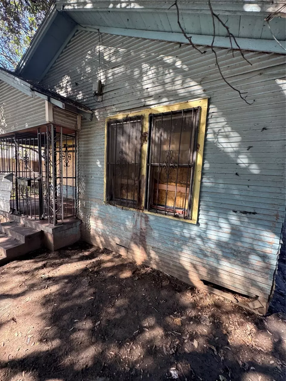 3827 Frank St, Dallas, TX 75210 | MLS# 21138316 | 16 Photos - Movoto