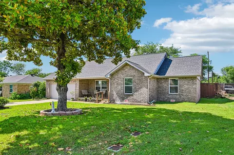 215 Tanco Ln, Duncanville, TX 75116 | MLS# 21278412 | 33 Photos - Movoto