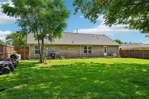 215 Tanco Ln, Duncanville, TX 75116 | MLS# 21278412 | 33 Photos - Movoto