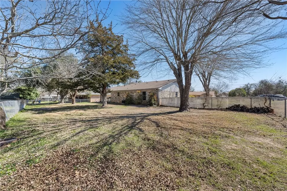 400 Simons Ave, Robinson, TX 76706 | MLS# 228361 | 23 Photos - Movoto