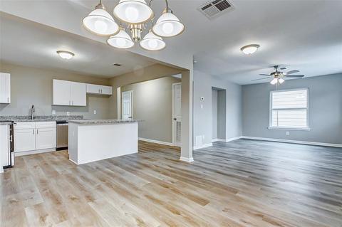 567 Pecan Dr, South Houston, TX 77587 | 26 Photos | MLS #10382060 - Movoto