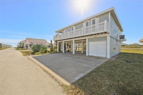 3097 Diane, Crystal Beach, TX 77650 | 22 Photos | MLS #14635969 - Movoto