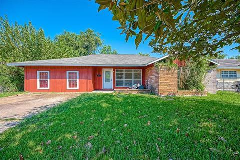 5711 Thrush Dr, Houston, TX 77033 | 26 Photos | MLS #15991631 - Movoto