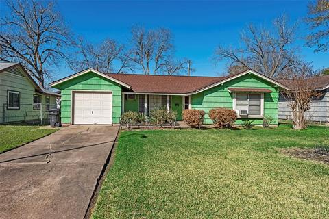 5507 Groveton St, Houston, TX 77033 | 24 Photos | MLS #2120201 - Movoto